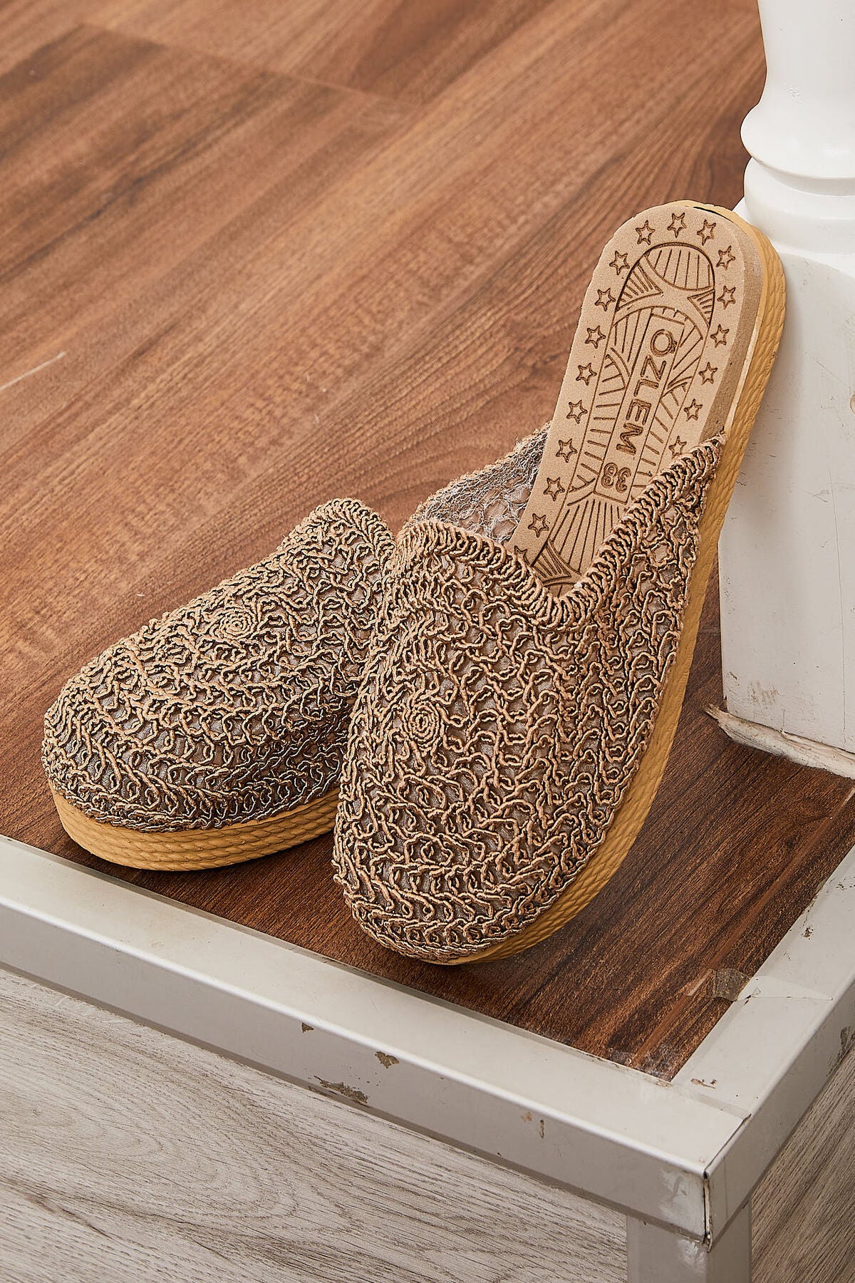 Knitted Detailed Closed Front Slippers Mink