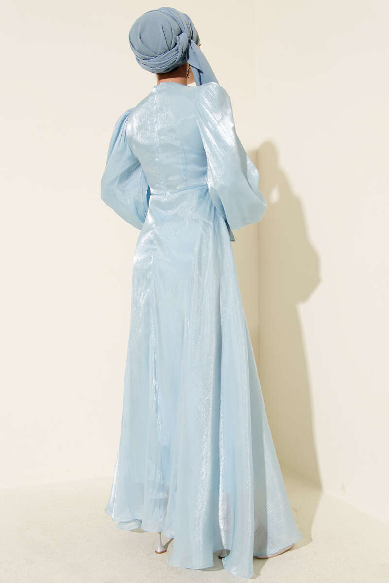 Robe de soirée en mousseline nouée sur le côté bleu bébé
